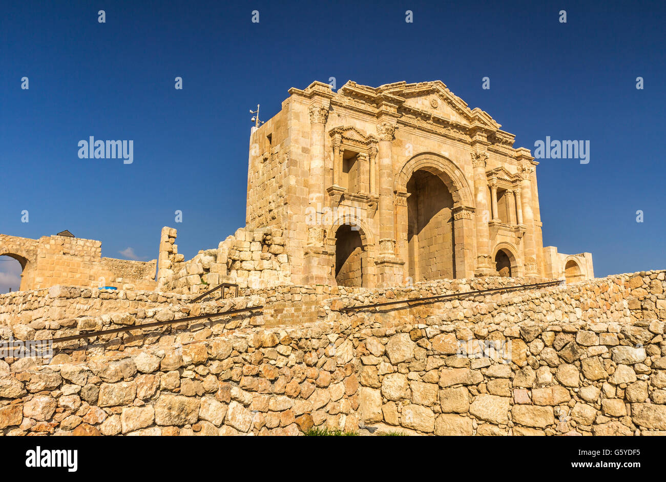 Jerash gate hi-res stock photography and images - Alamy