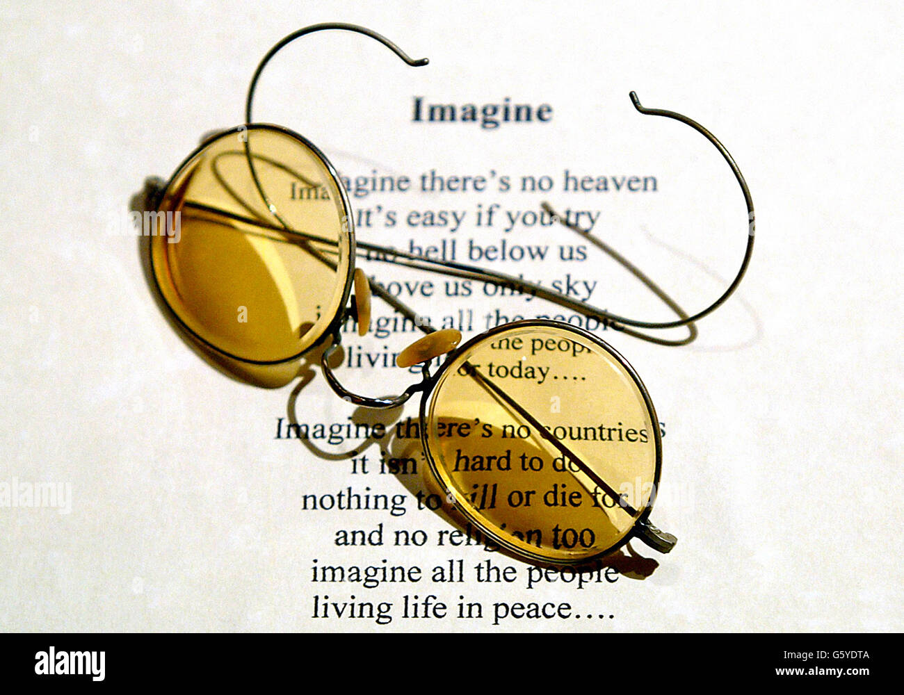John lennon glasses hi-res stock photography and images - Alamy
