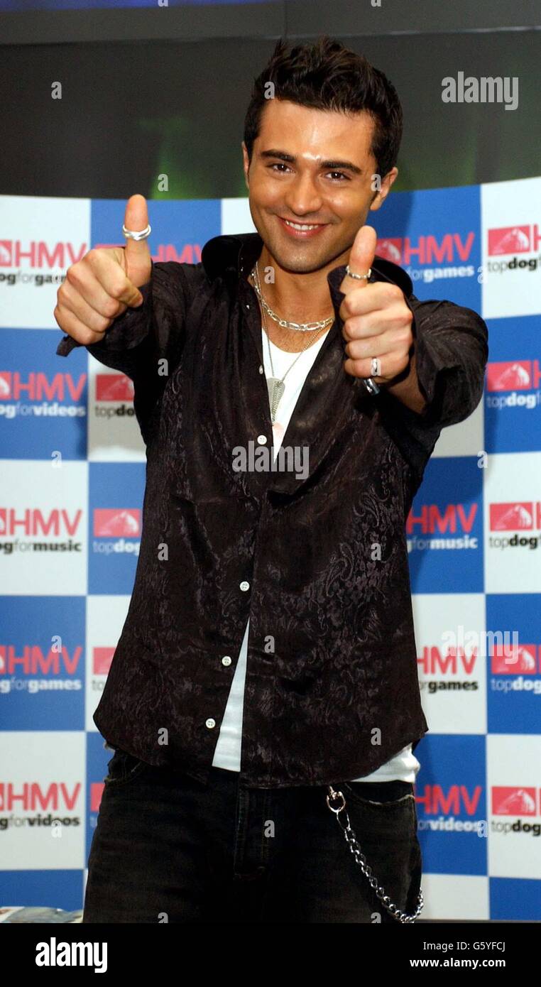Pop Idol's Darius Danesh gives the thumbs up during a photocall at the ...