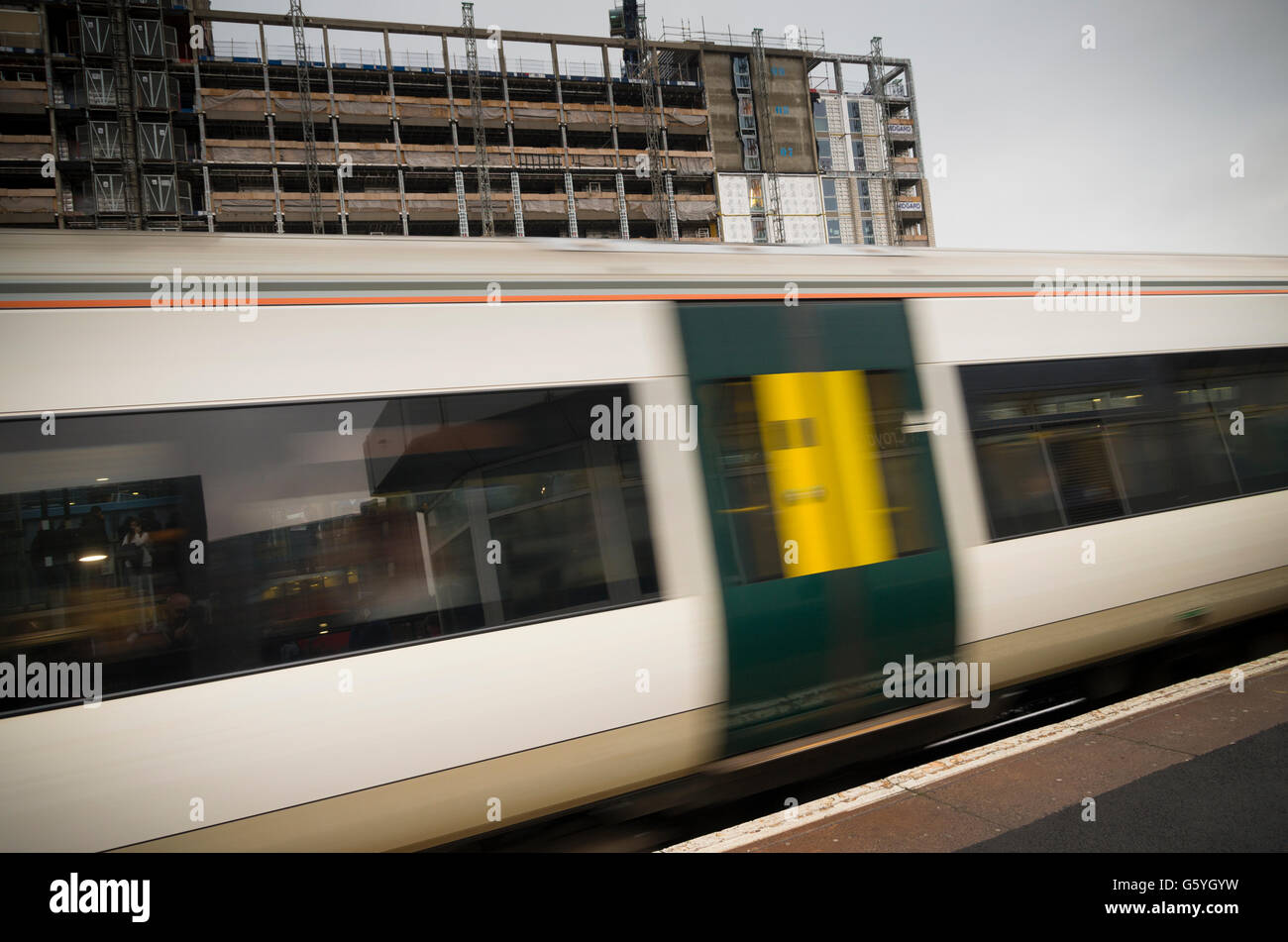 train passing a platform in London Stock Photo - Alamy