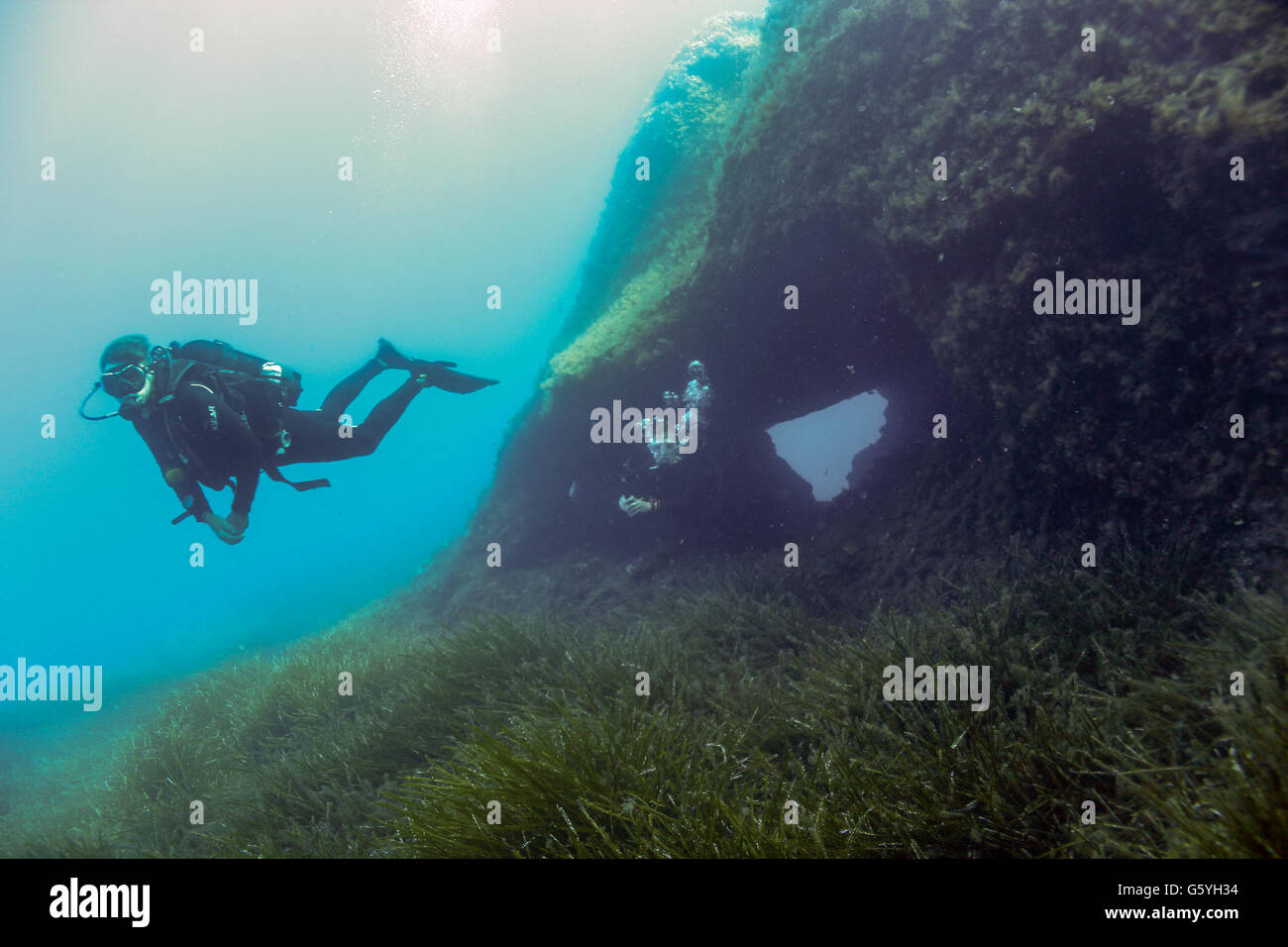 Two divers swimming hi-res stock photography and images - Alamy