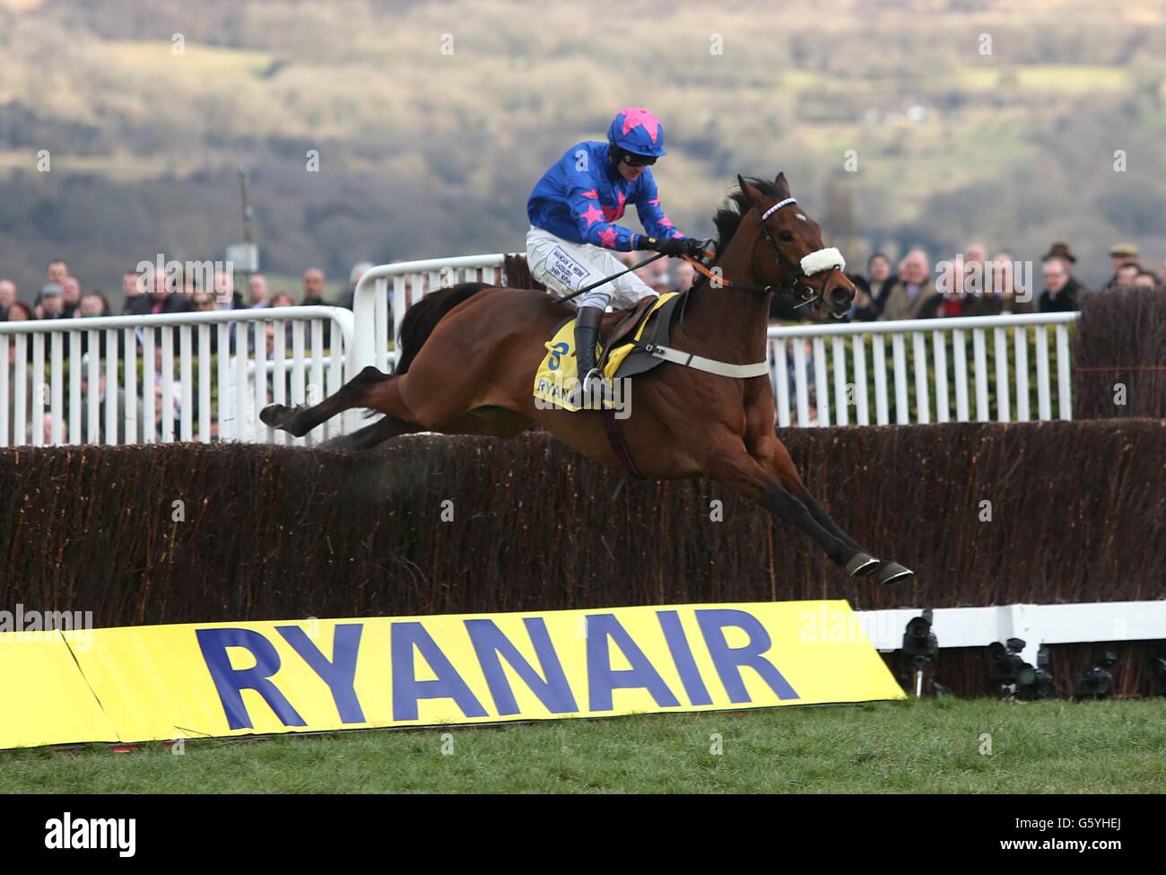 Full length ryan air baranding hi-res stock photography and images - Alamy