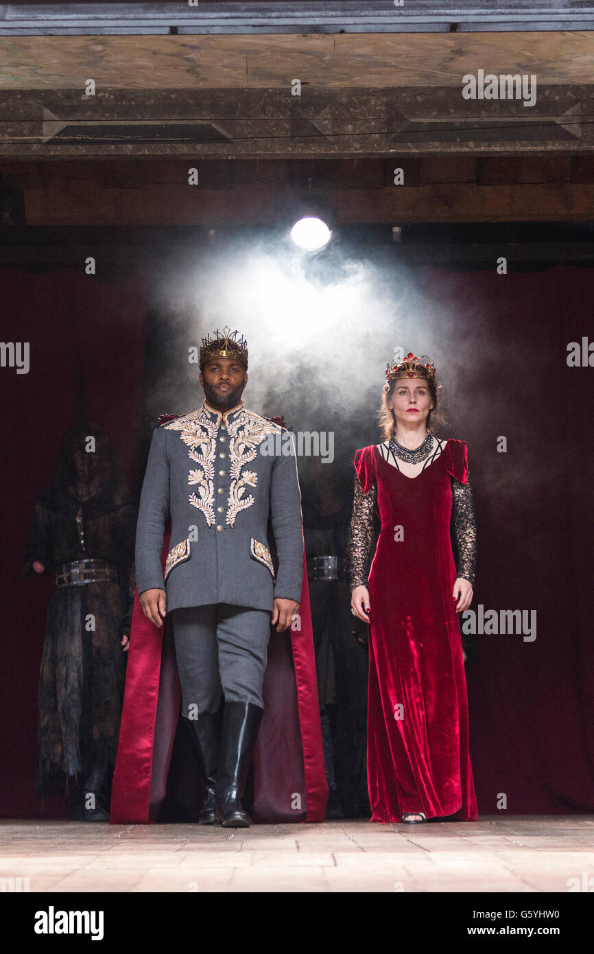 Tara fitzgerald lady macbeth hi-res stock photography and images - Alamy