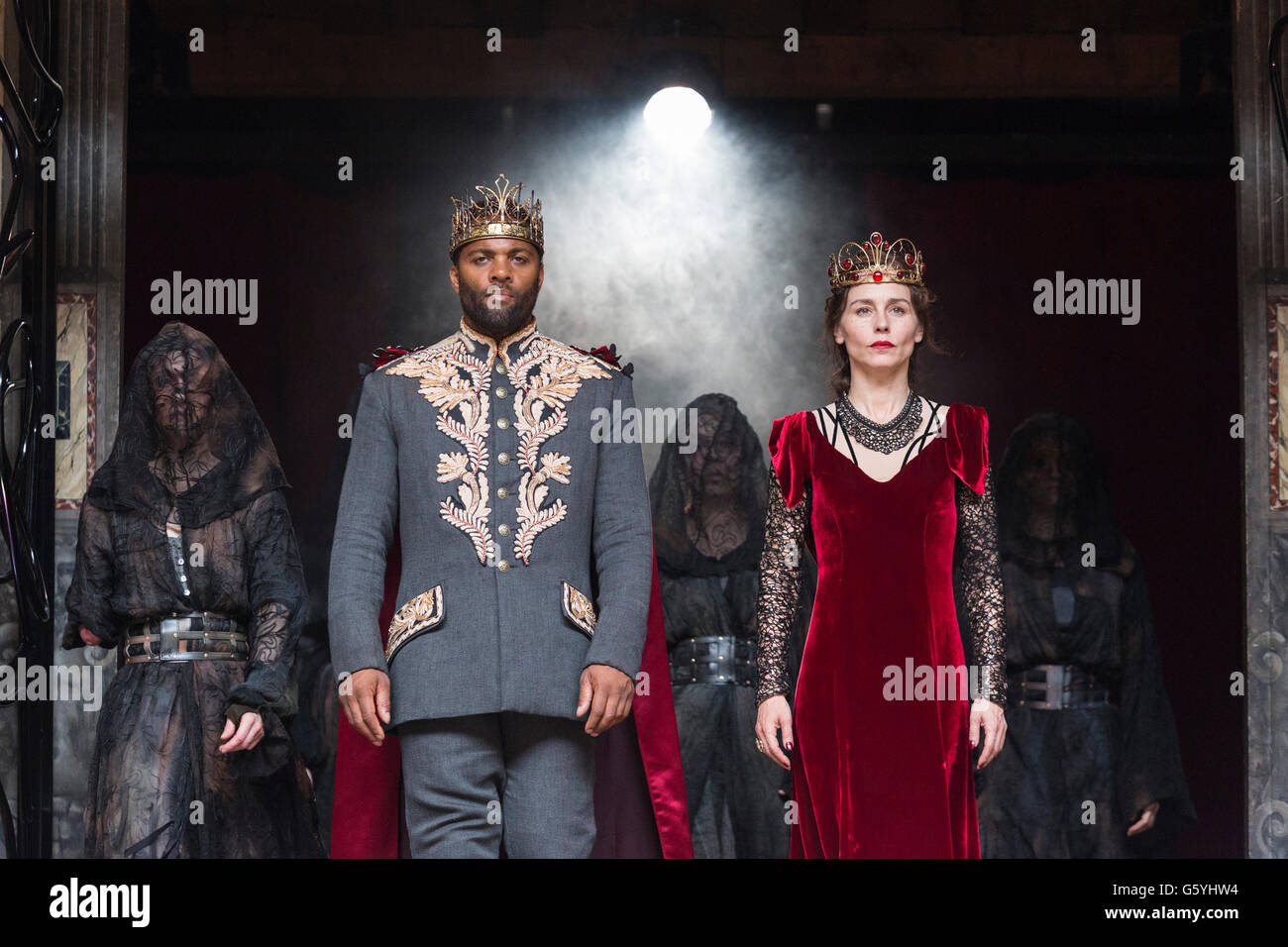 London, UK. 22 June 2016. Pictured: Ray Fearon (Macbeth) and Tara ...