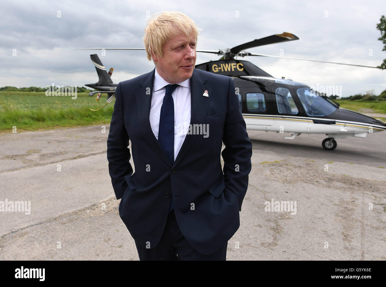 Boris johnson prepares to board a helicopter in selby hi-res stock ...