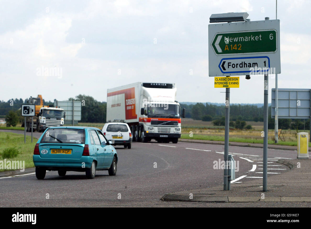 The roundabout on the A142 along the route between Soham and Newmarket ...