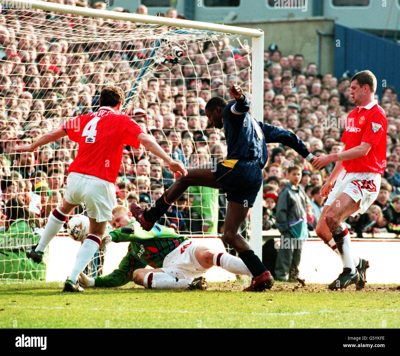 Sport football john fashanu hi-res stock photography and images - Alamy