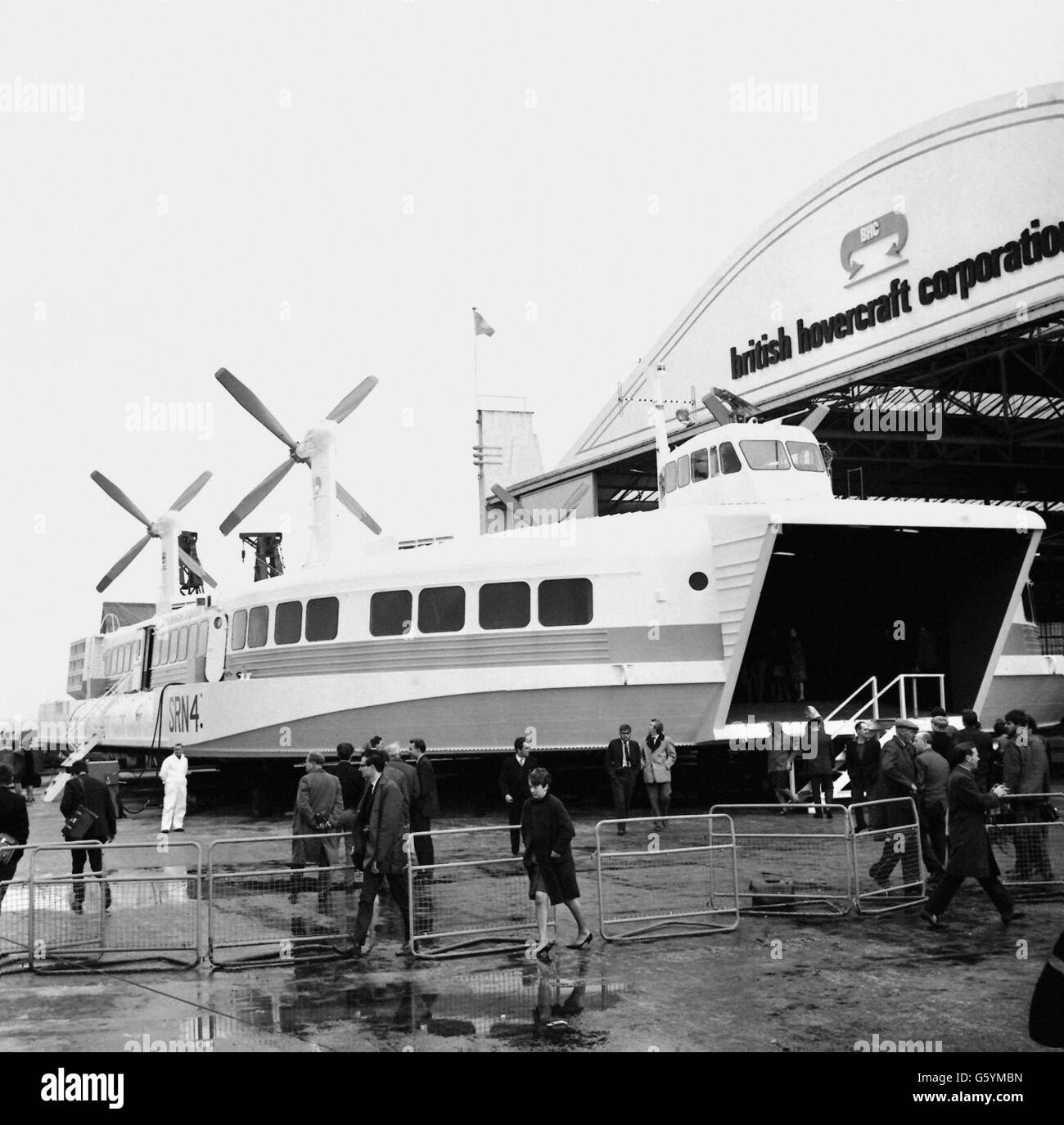 Biggest hovercraft hi-res stock photography and images - Alamy