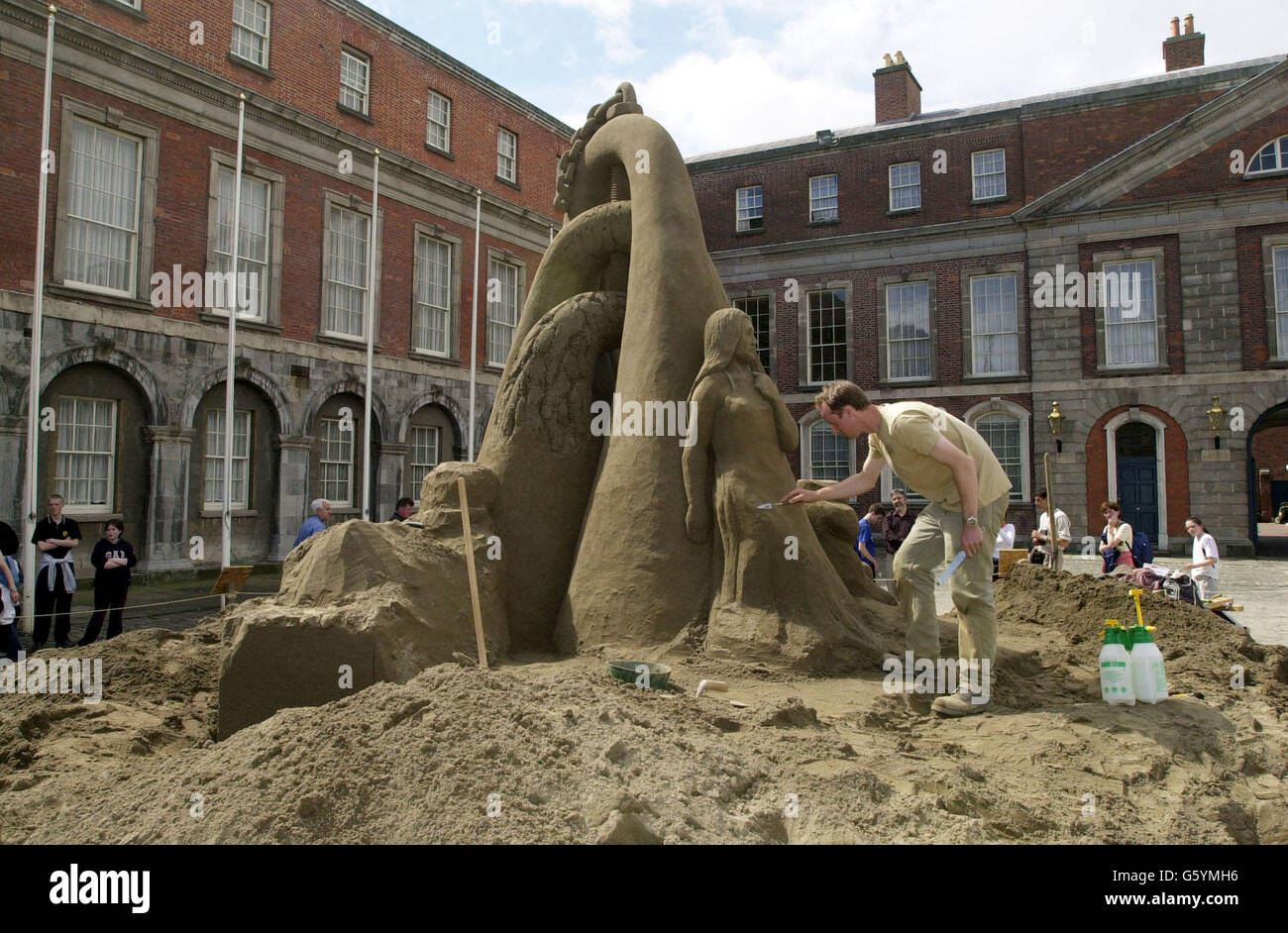 Daniel Doyle working on one of the largest sand sculptures ever made in ...