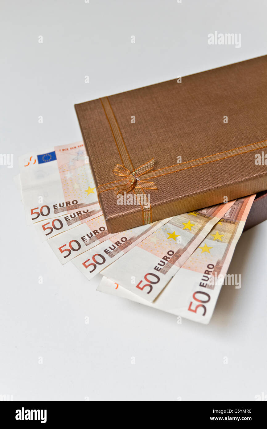 Gift box banknote euro hi-res stock photography and images - Alamy