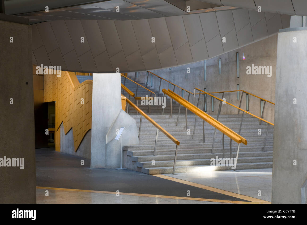 Edinburgh staircase hi-res stock photography and images - Alamy