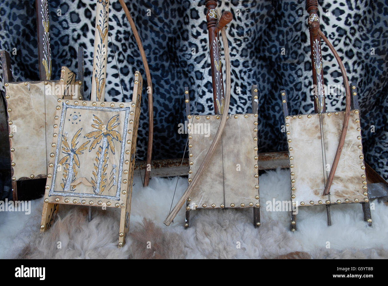 Spike fiddles hi-res stock photography and images - Alamy