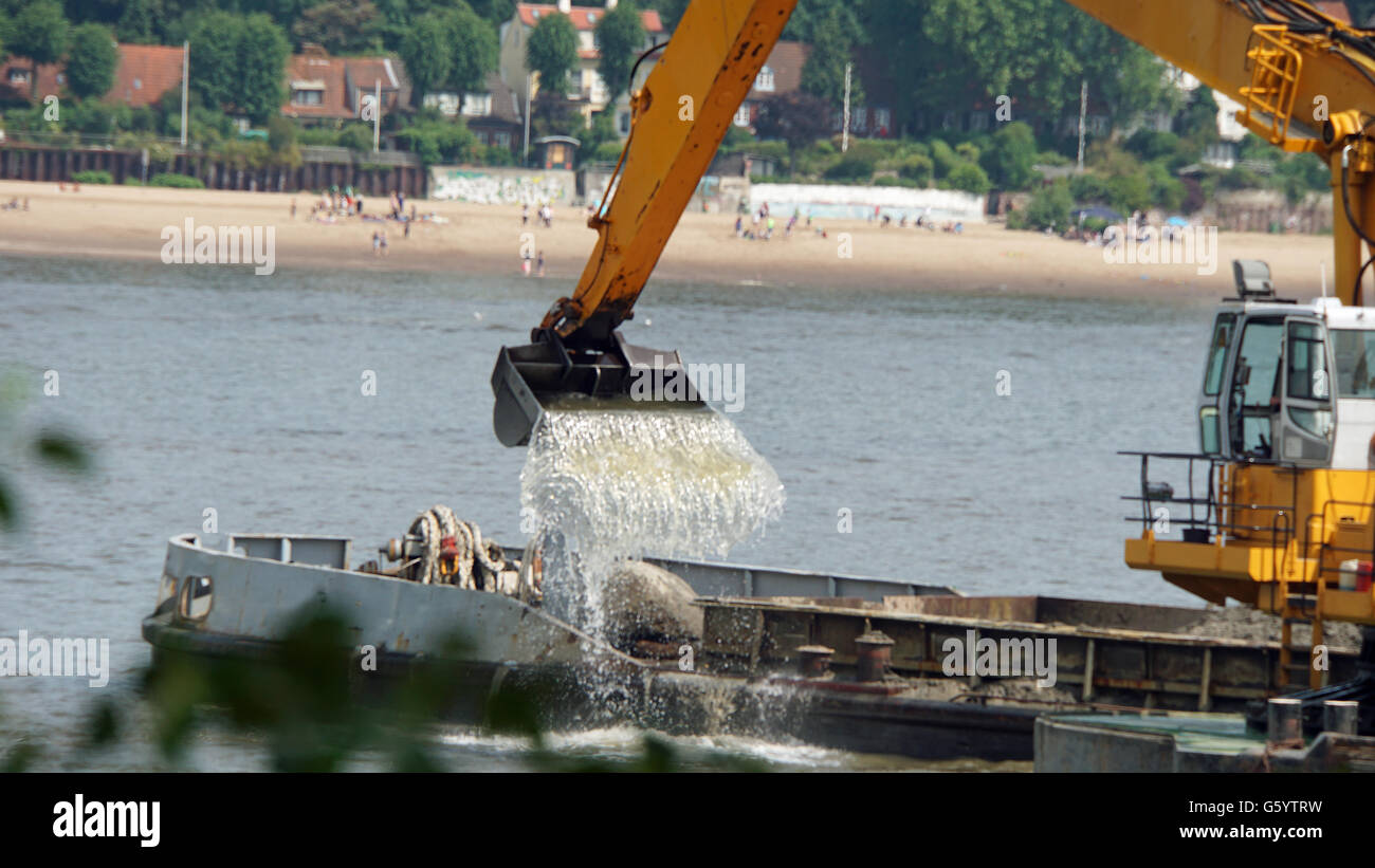 Excavator digging in river hi-res stock photography and images - Alamy