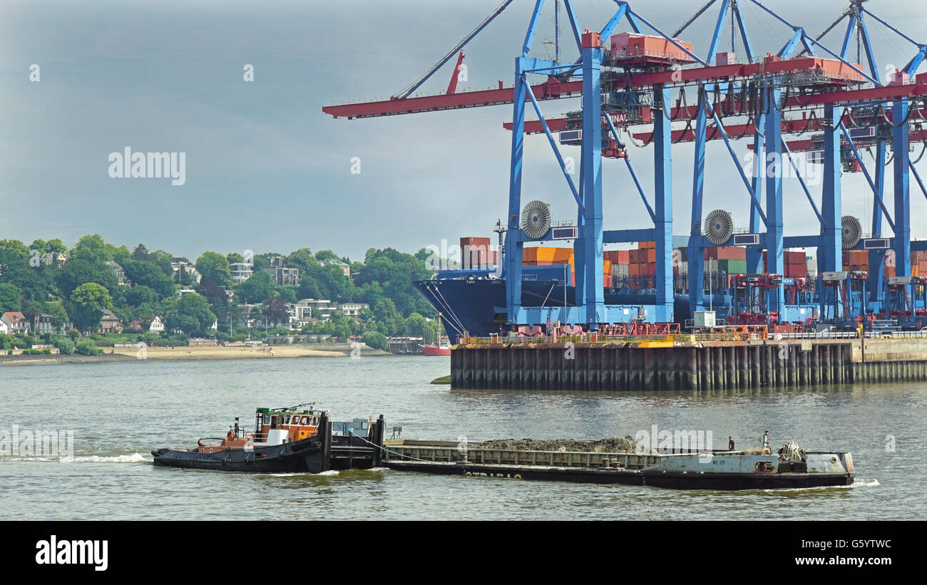 Excavator digging in river hi-res stock photography and images - Alamy