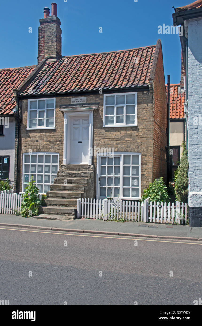 The old custom house aldeburgh hi-res stock photography and images - Alamy
