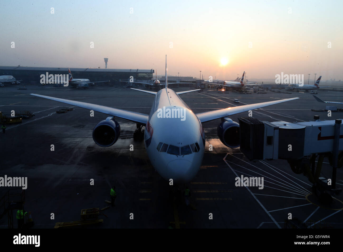 Terminal b gates heathrow airport hi-res stock photography and images ...