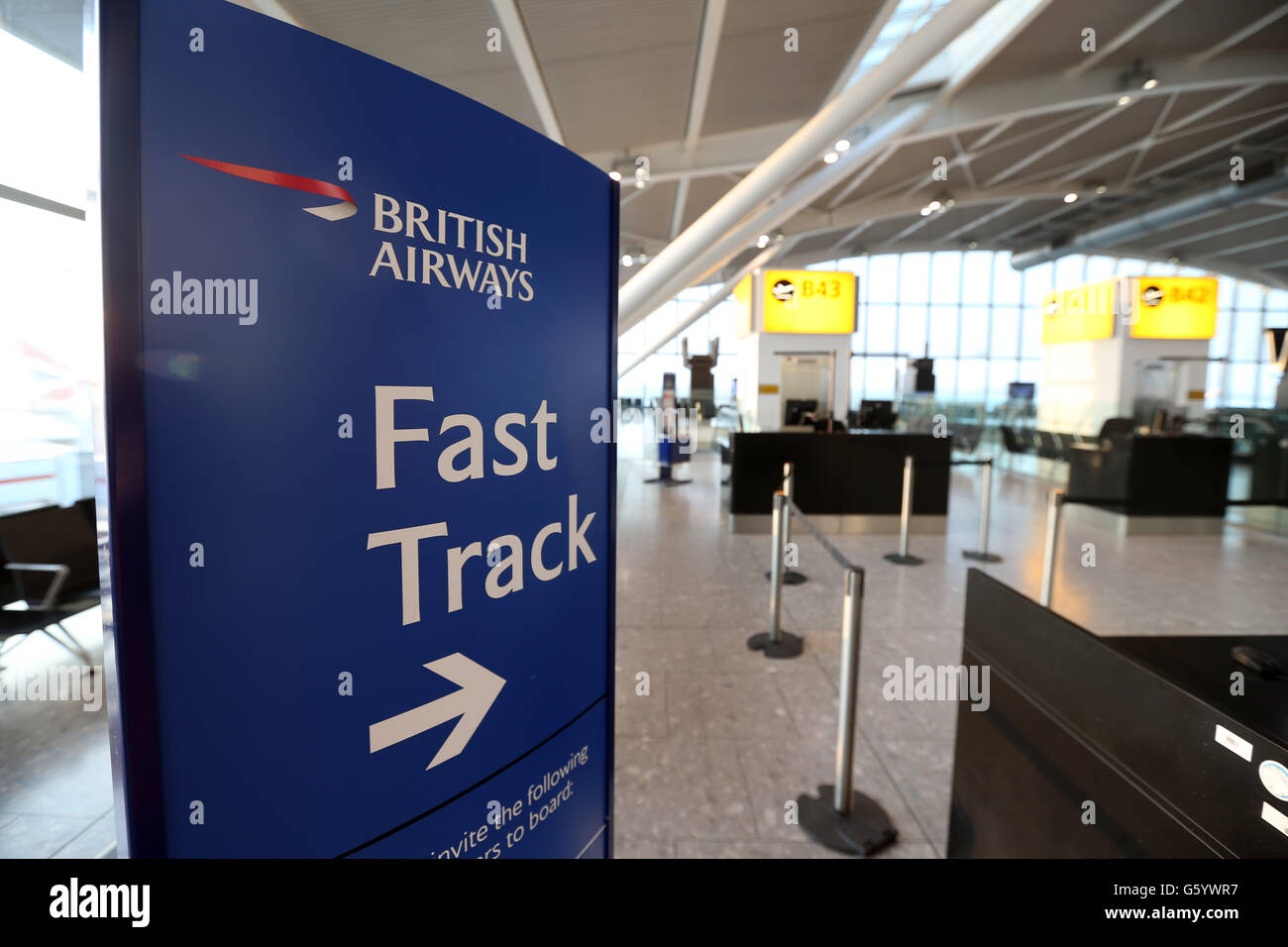 Terminal b gates heathrow airport hi-res stock photography and images ...
