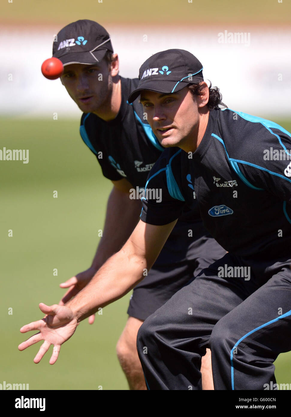 New Zealand's Kane Williamson (left) and Dean Brownlie (right) practice ...