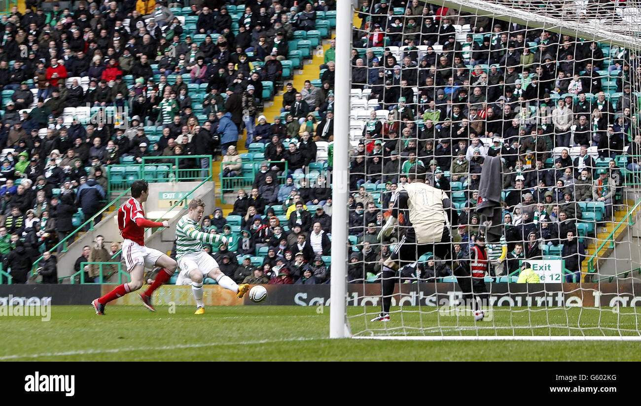 Celtic's Kris Commons scores during the Clydesdale Bank Scottish ...