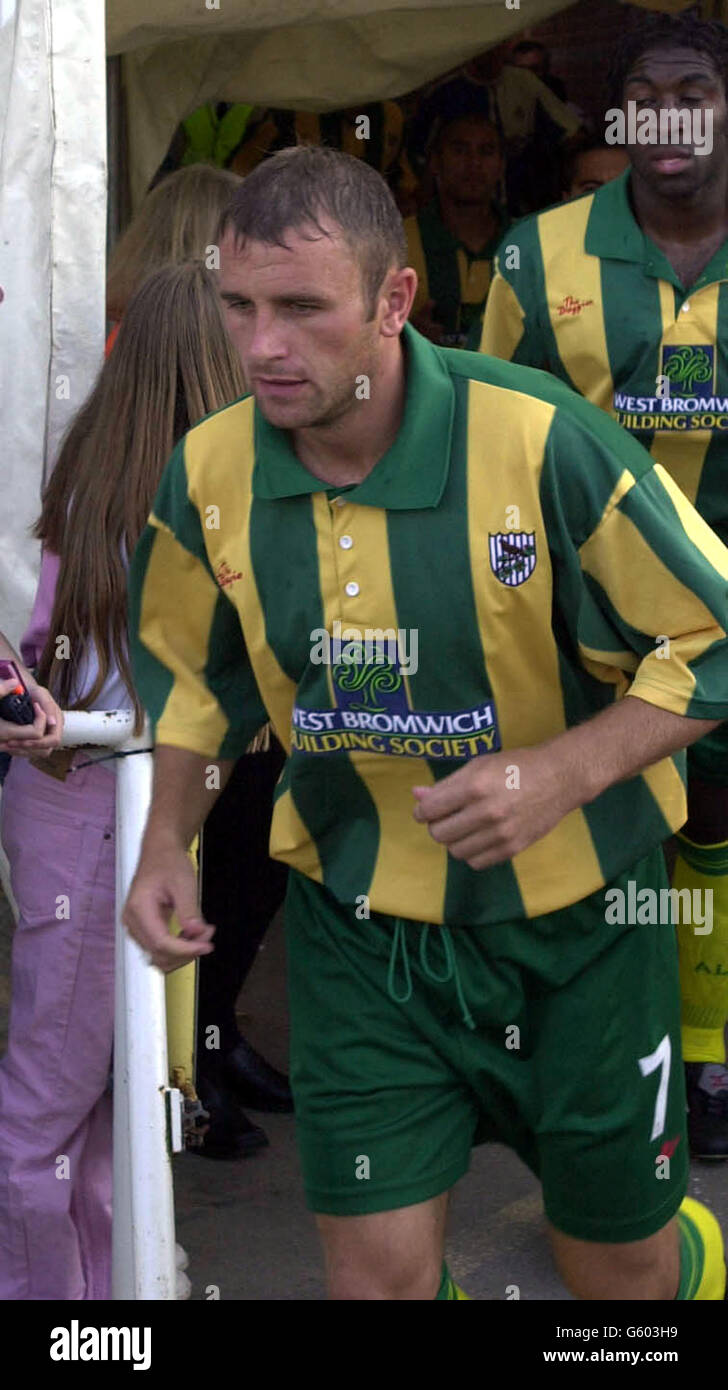 Ronnie Wallwork formerly of Manchester United runs out with his new ...