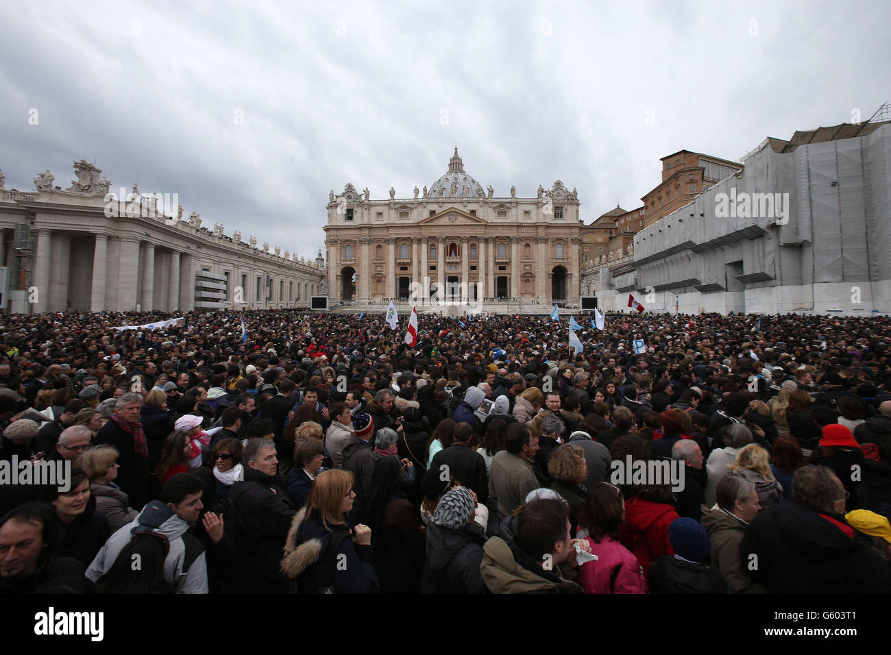 Pope window vatican hi-res stock photography and images - Alamy