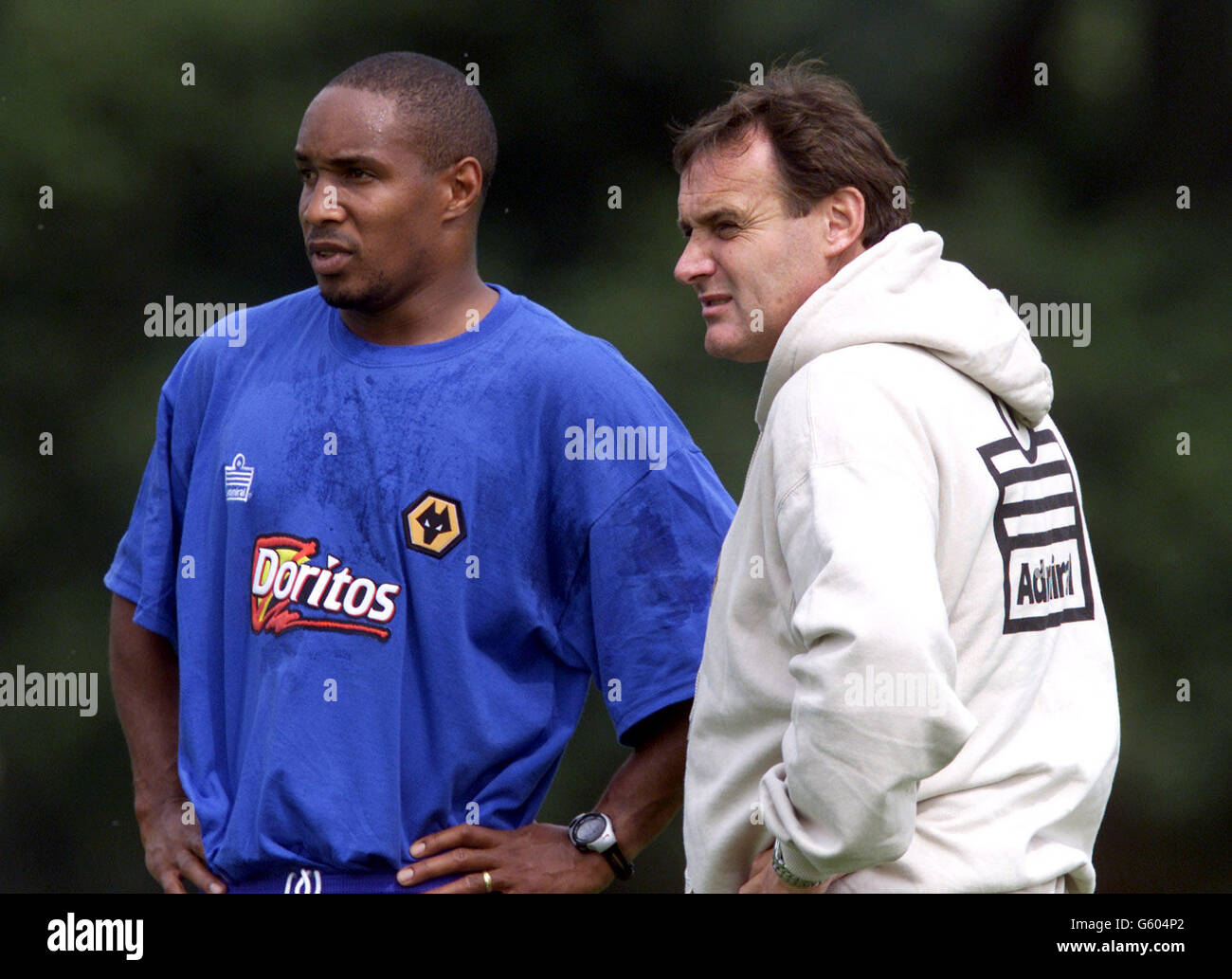 Wolves new signing Paul Ince (L) & Manager Dave Jones Stock Photo - Alamy