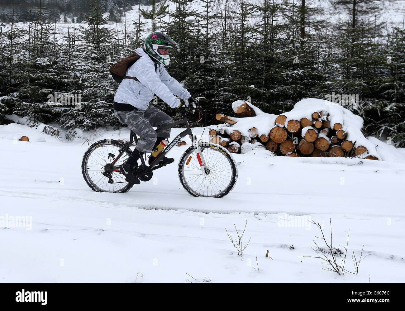 Allan Ashe from Carluke rides his bike in the snow at the Carronvalley ...