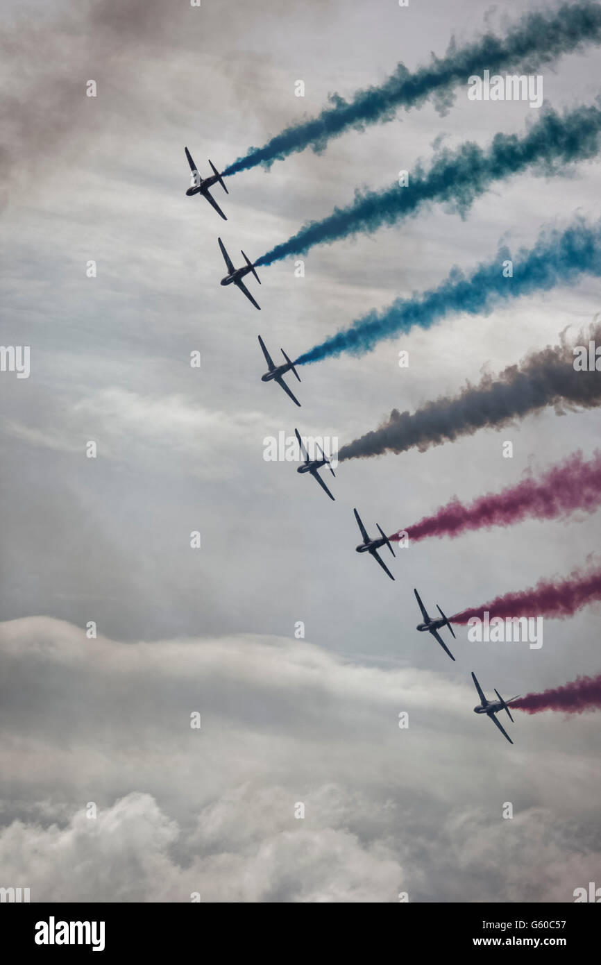 Red arrow formation hi-res stock photography and images - Alamy