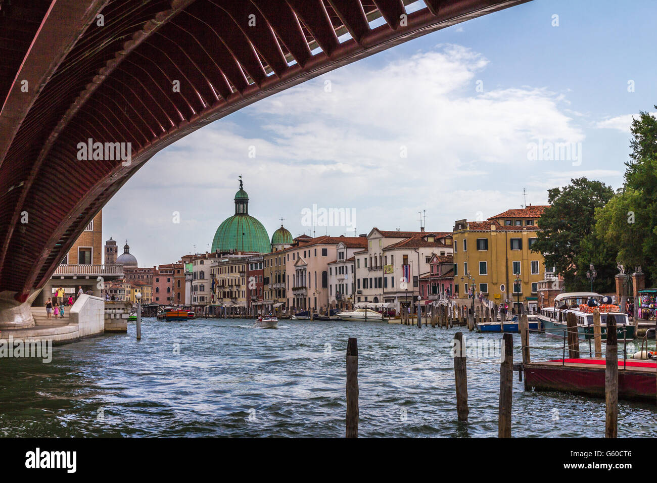View canal under building hi-res stock photography and images - Alamy