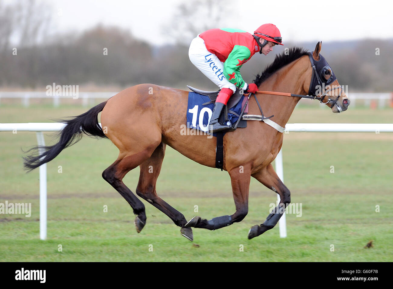 Sign huntingdon racecourse hi-res stock photography and images - Alamy