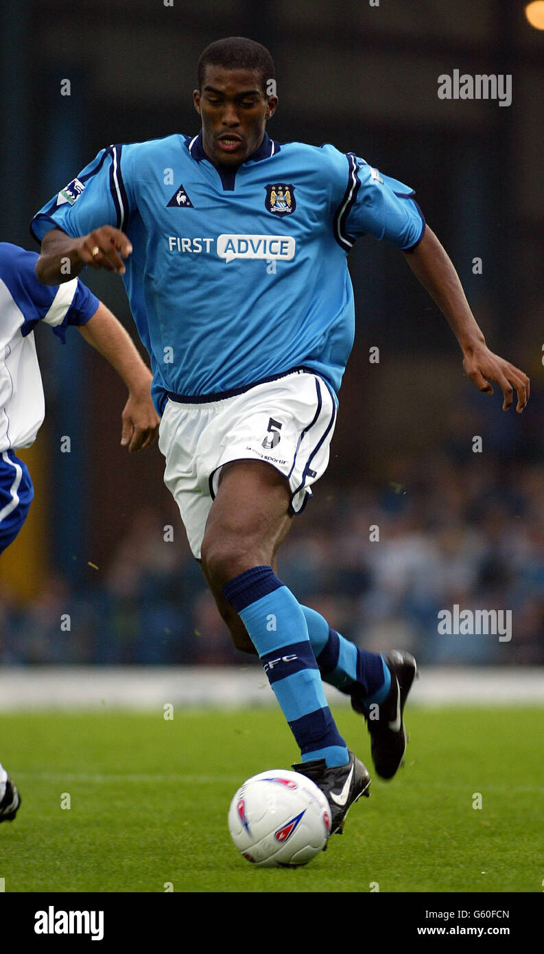 Sylvain distin manchester city hi-res stock photography and images - Alamy