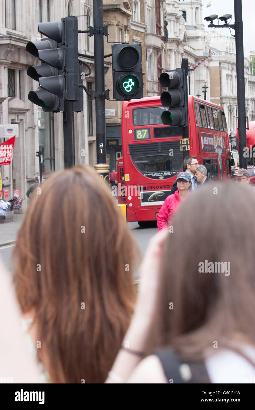 Pedestrian walking symbols symbol hi-res stock photography and images ...