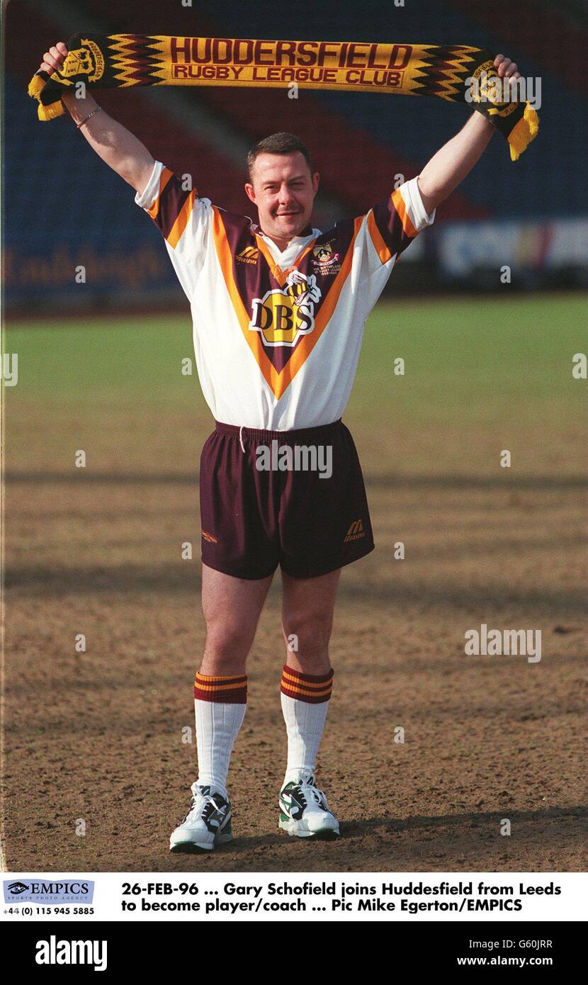 RUGBY LEAGUE. Garry SCHOFIELD SIGNS FOR HUDDERSFIELD Stock Photo - Alamy