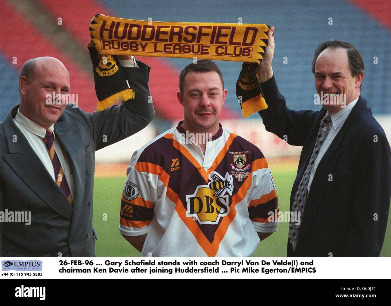 RUGBY LEAGUE. Garry SCHOFIELD SIGNS FOR HUDDERSFIELD Stock Photo - Alamy