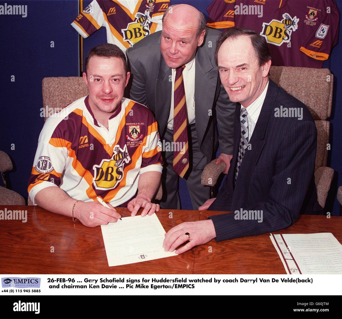 Rugby league garry schofield signs huddersfield hi-res stock ...