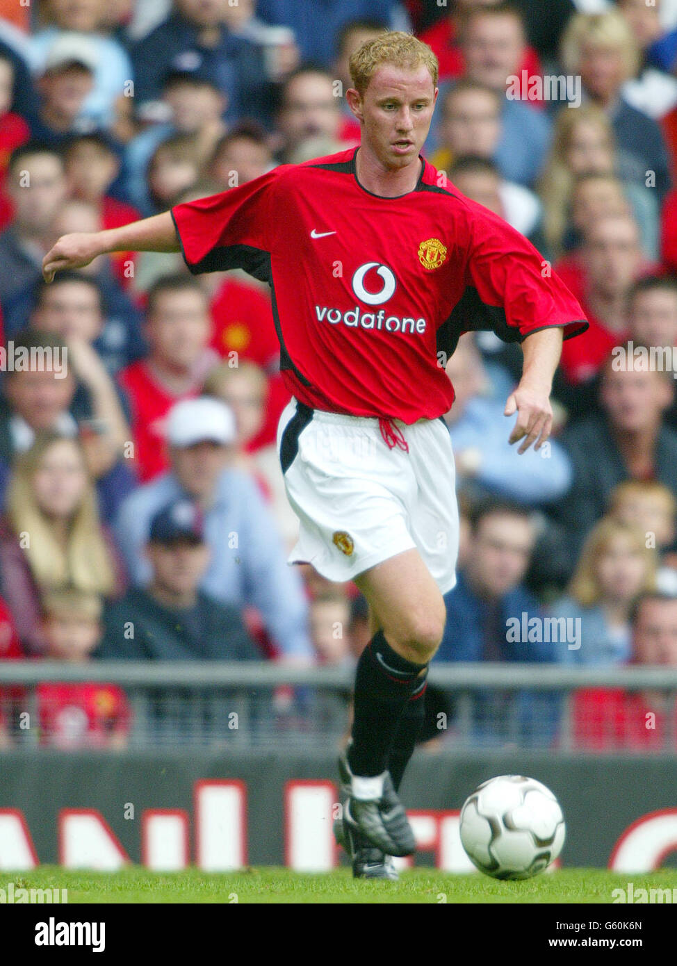 Manchester United player Nicky Butt in action against Boca Juniors ...