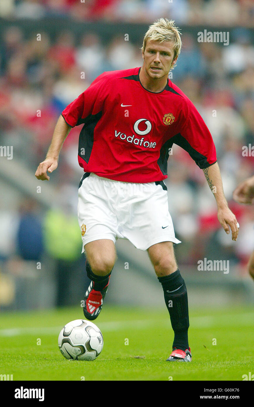 Manchester United player David Beckham in action against Boca Juniors ...