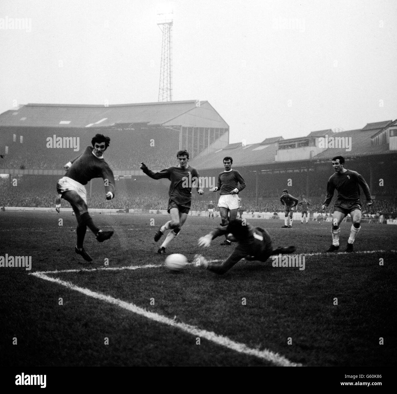 Eddie mccreadie chelsea Black and White Stock Photos & Images - Alamy