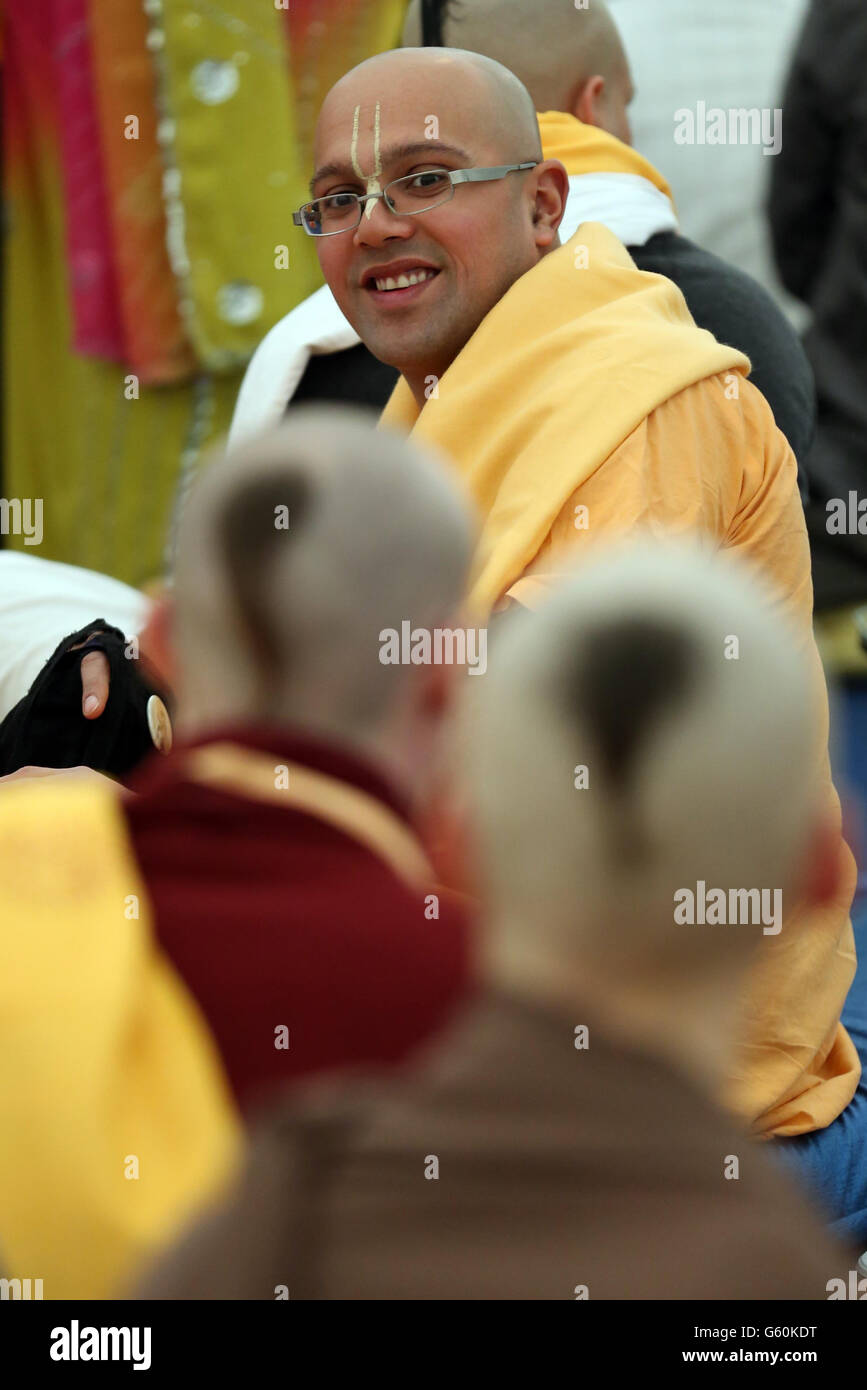 Hare krishna temple ceremony High Resolution Stock Photography and Images - Alamy