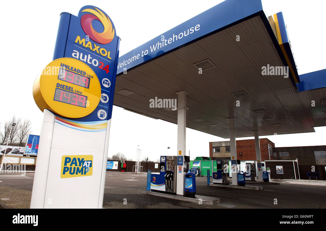 Maxol automatic service station hi-res stock photography and images - Alamy