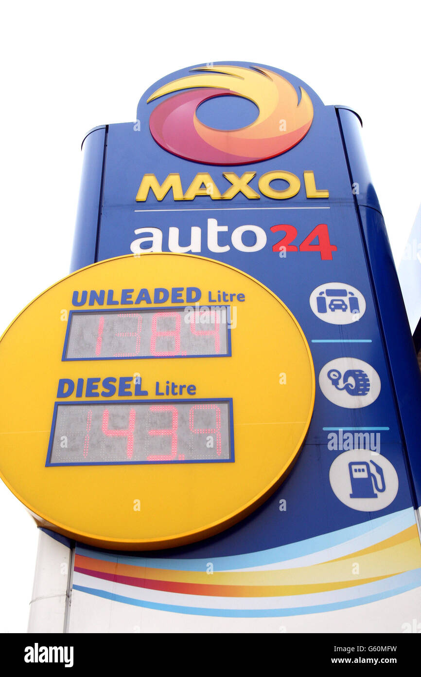 Maxol service station hi-res stock photography and images - Alamy