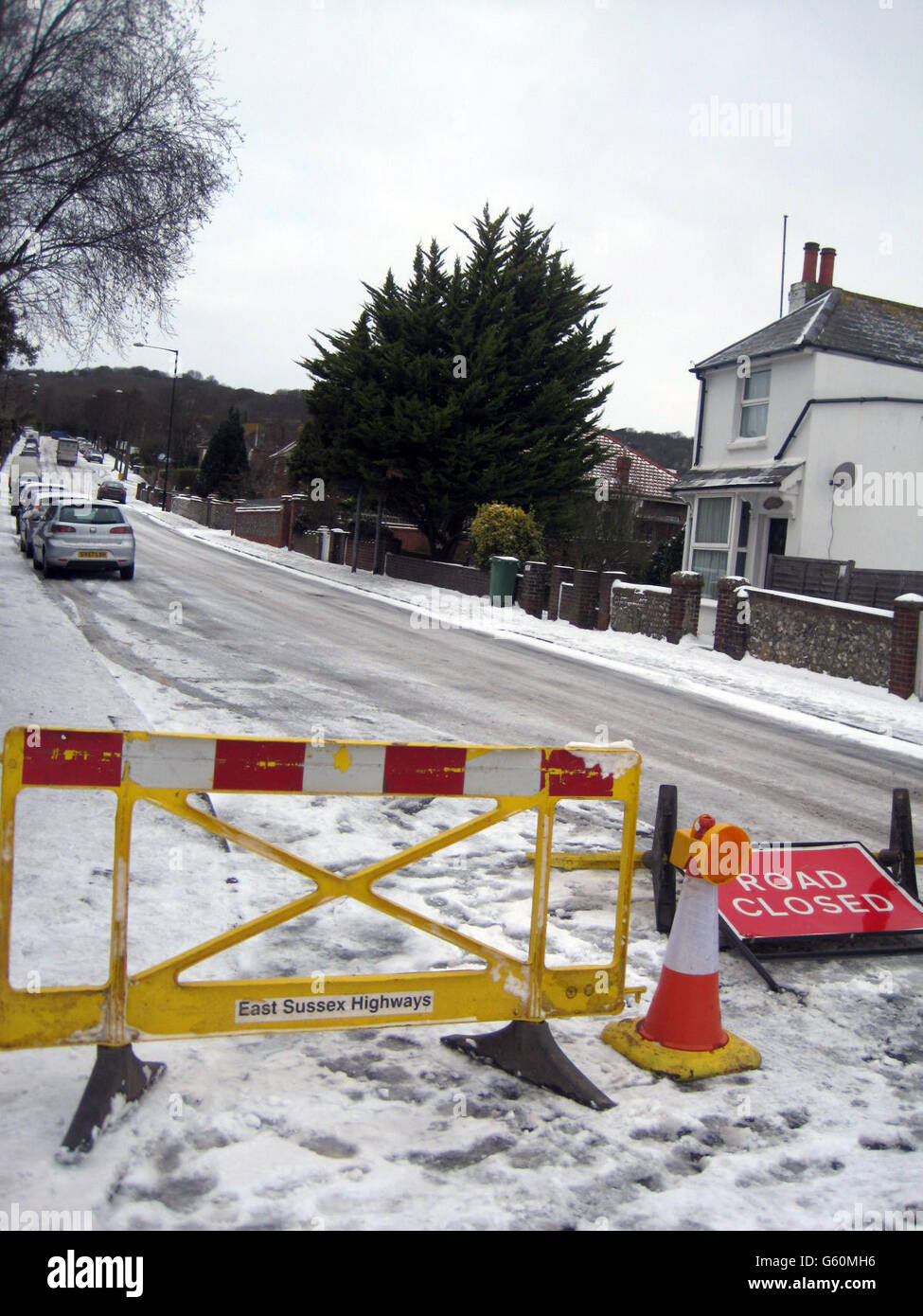 Snow in Eastbourne, Sussex today as hundreds of drivers were stranded ...