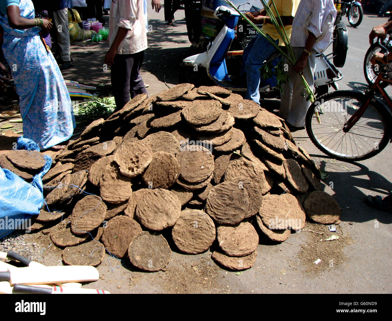 Cowdung hi-res stock photography and images - Alamy