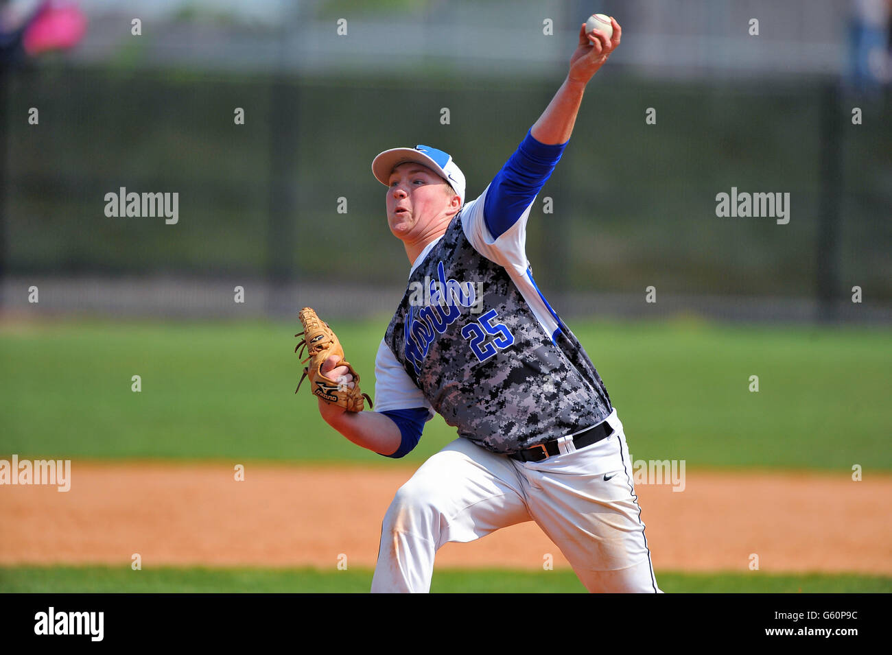 Left handed baseball hi-res stock photography and images - Alamy