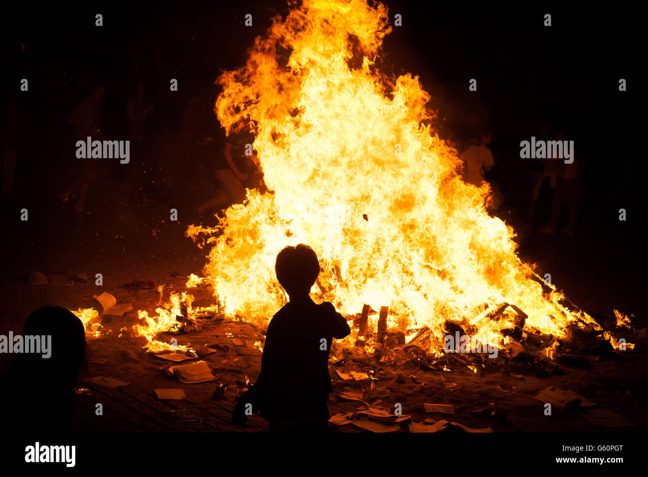 Bonfires hi-res stock photography and images - Alamy