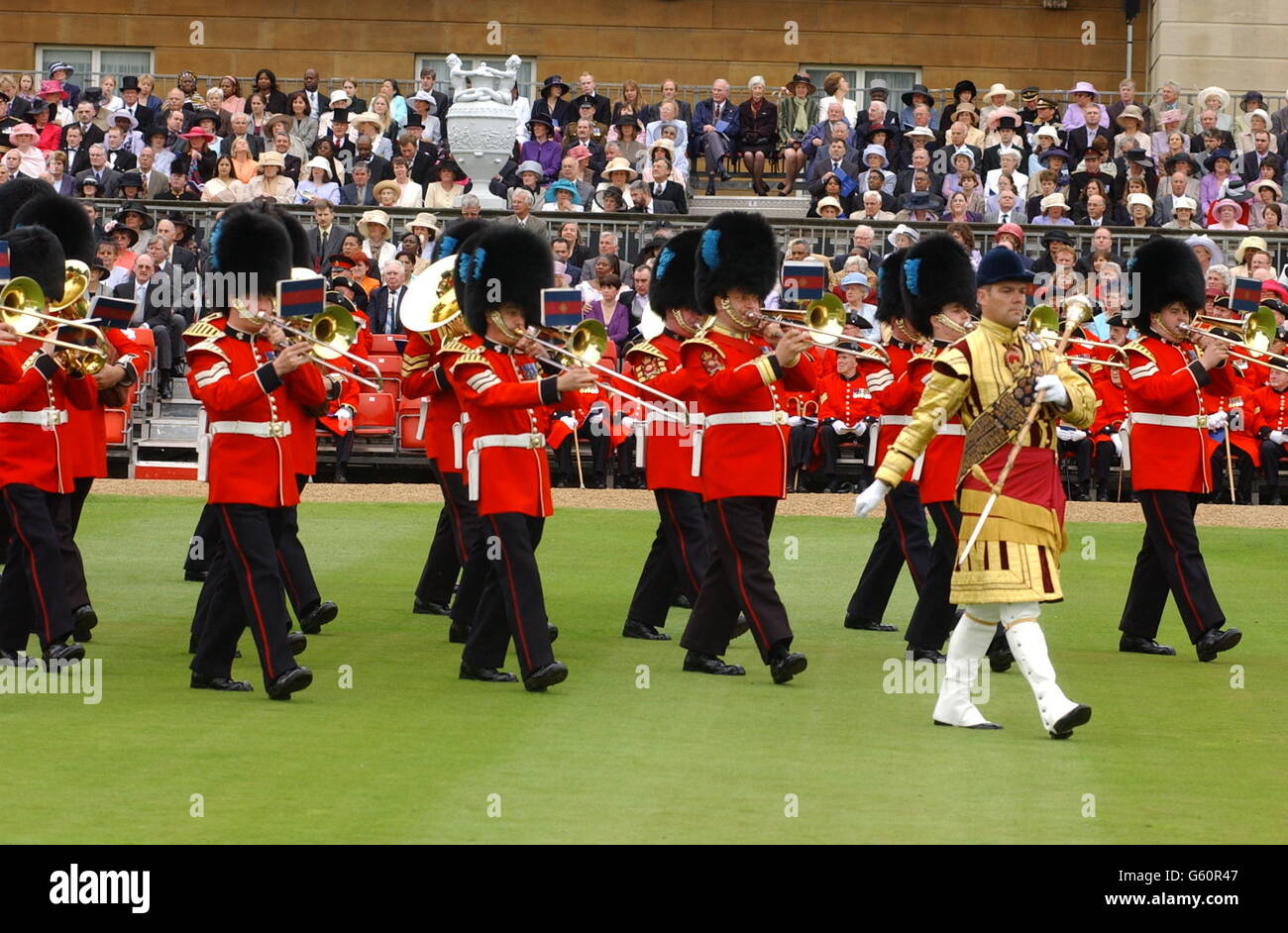 Ceremonial uniform of the irish guards hi-res stock photography and ...