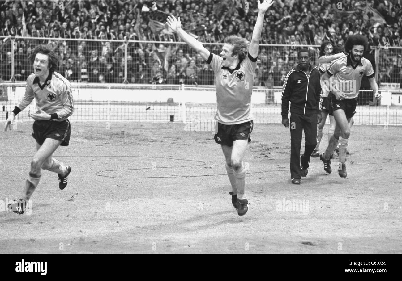 Andy Gray (centre), Wolves, salutes the Wembley crowd after scoring the ...
