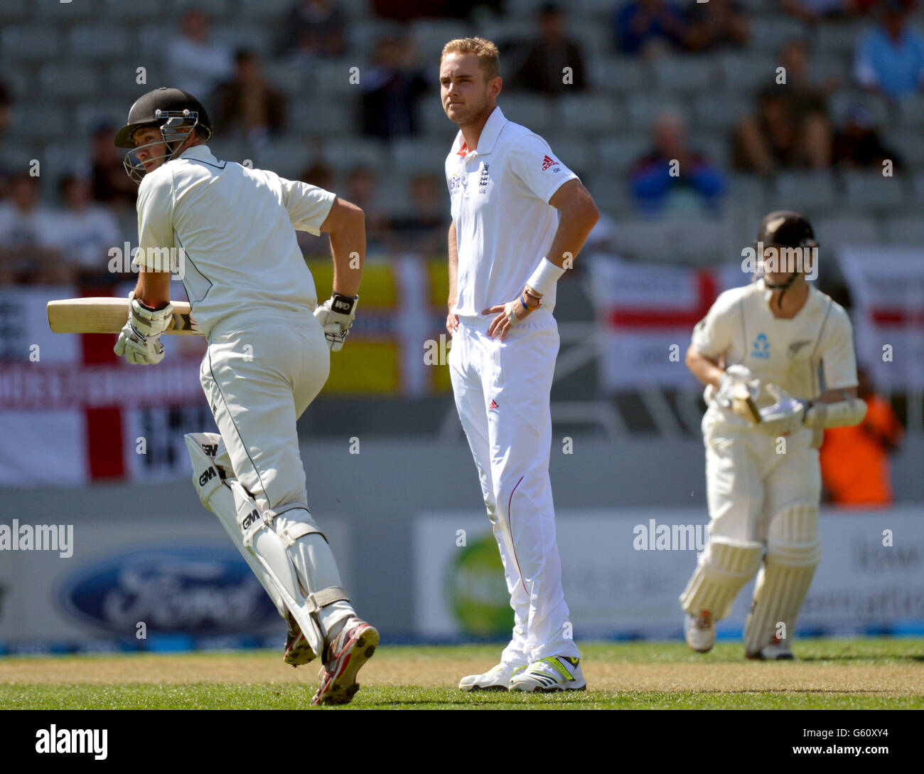 England's Stuart Broad (centre) reacts as New Zealand's Peter Fulton ...
