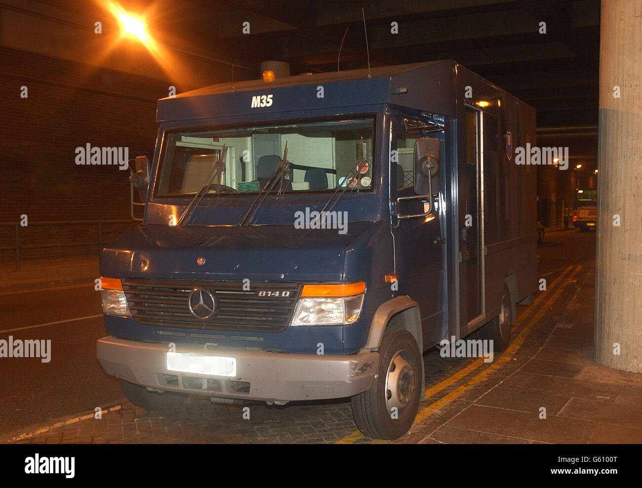 Brinks security van hi-res stock photography and images - Alamy
