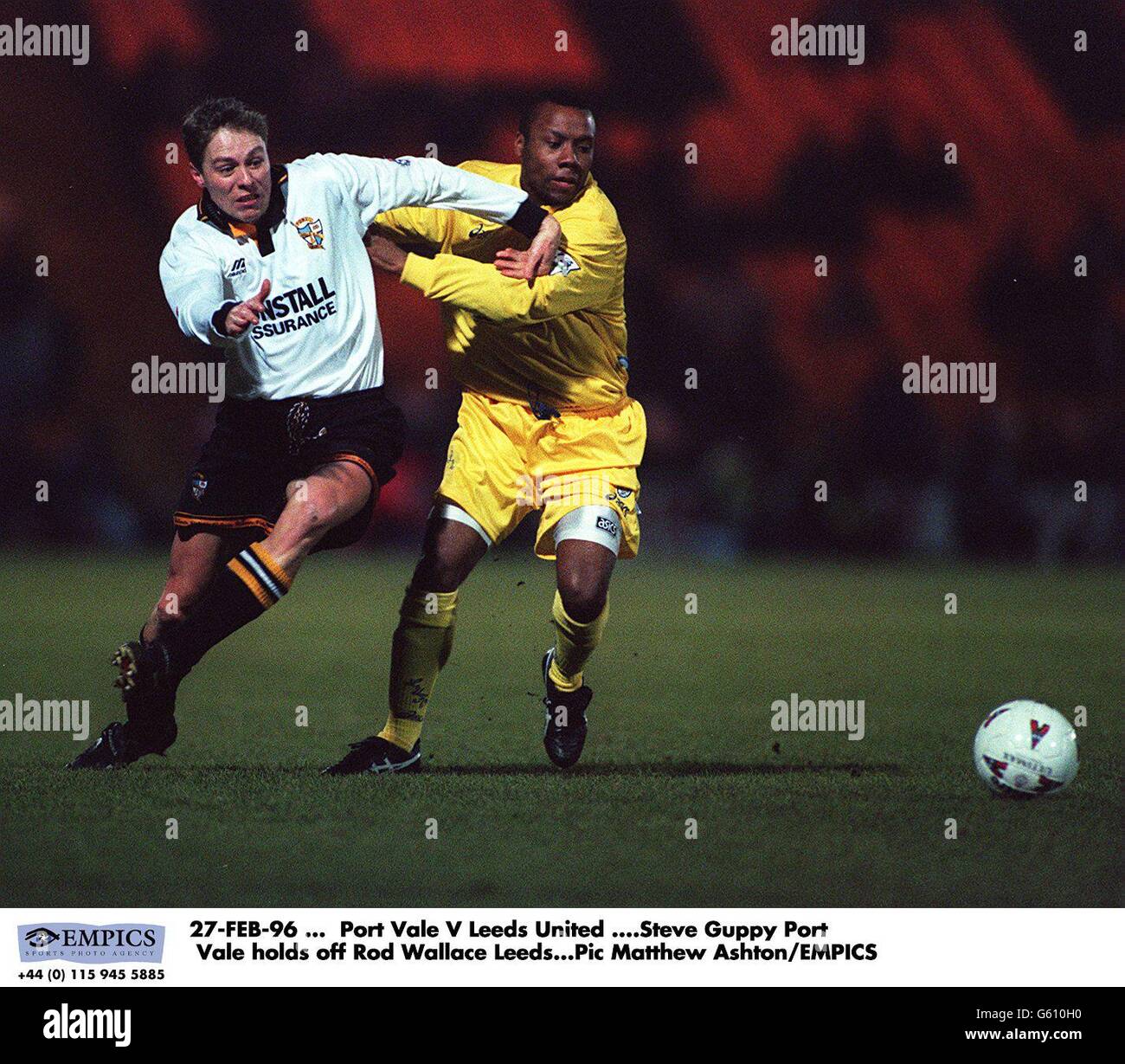 Holds off rod wallace leeds united hi-res stock photography and images ...